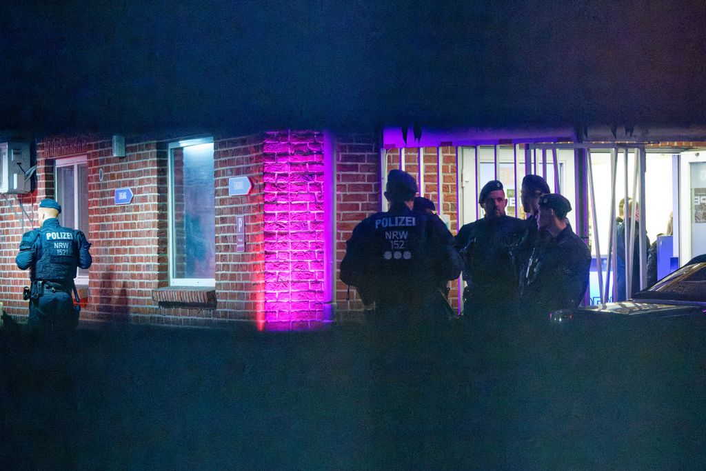 Razzien im Ruhrgebiet: Polizei im Einsatz gegen Clankriminalität Razzien im Ruhrgebiet: Polizei im Einsatz gegen Clankriminalität