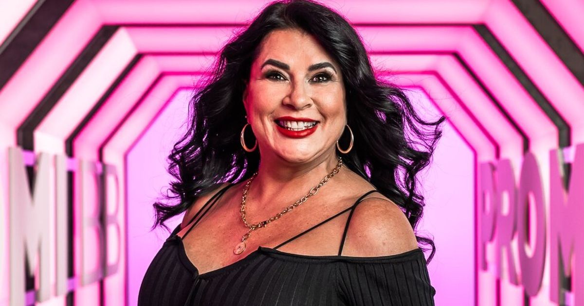 Wilde Liebe im Karneval: "Promis unter Palmen"-Star Iris Klein knutscht in Köln