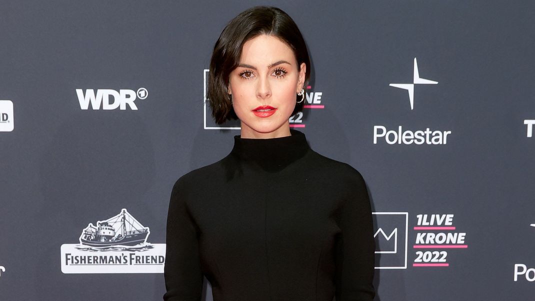 Lena Meyer-Landrut posiert im Glitzer-BH: Auch BVB-Star Mats Hummels ... Lena Meyer-Landrut posiert im Glitzer-BH: Auch BVB-Star Mats Hummels ...