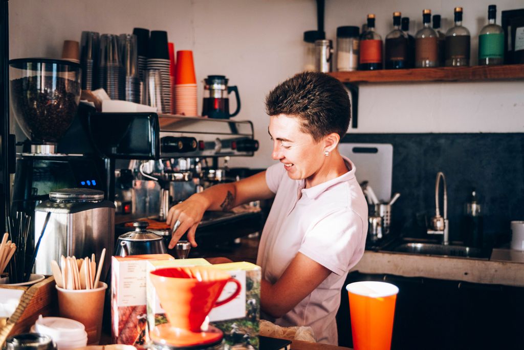 4 geniale Kaffee-Hacks: Ein Peeling aus Kaffeesatz zaubert weiche Haut