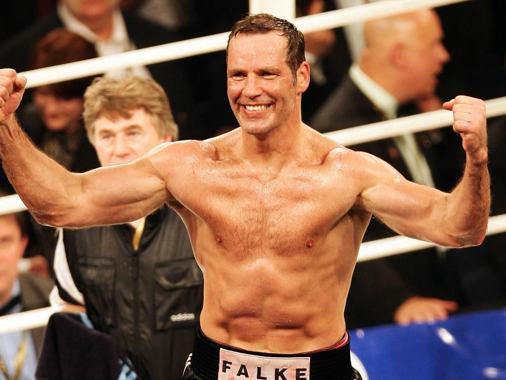 Boxen: Maske-Comeback für guten Zweck