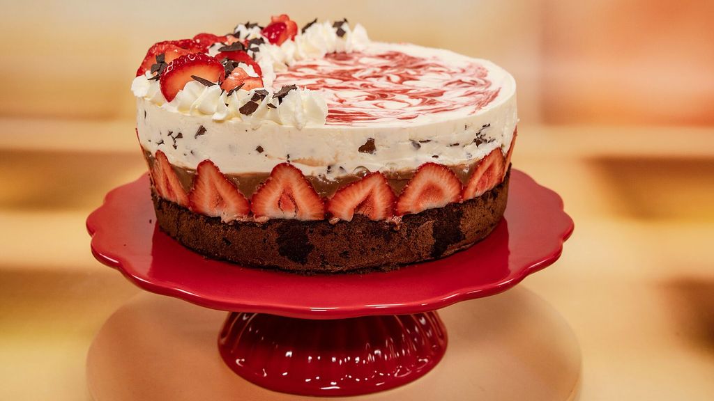 Erdbeertorte Mit Stracciatella Creme Rezept Aus Das Große Backen